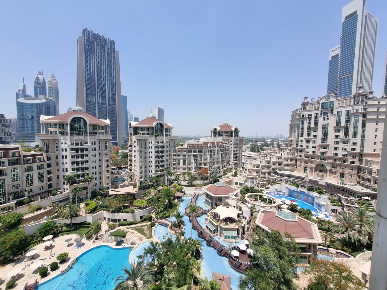 Al Murooj Complex Building Guide | Bayut