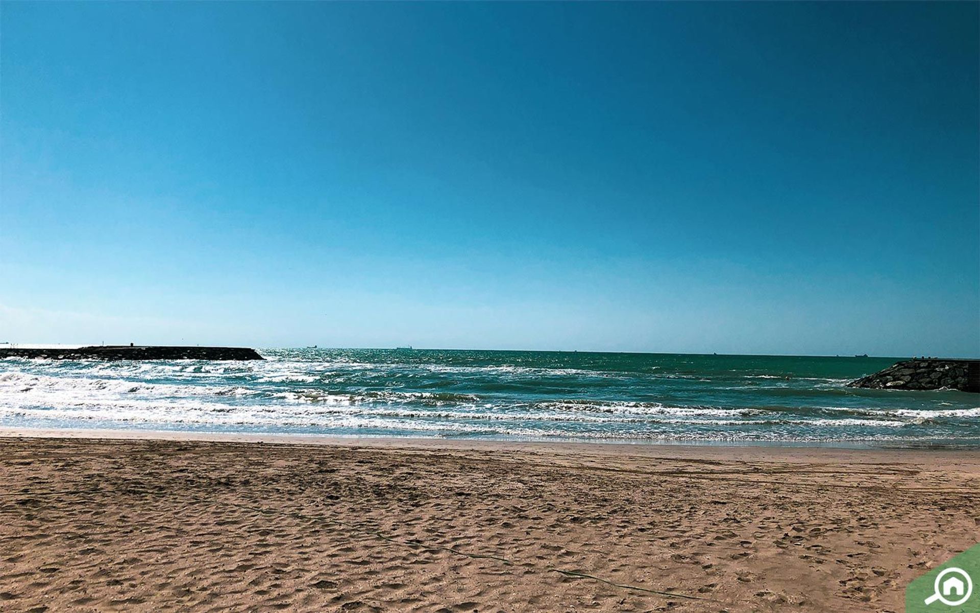 Corniche Tower, Ajman Guide | Bayut