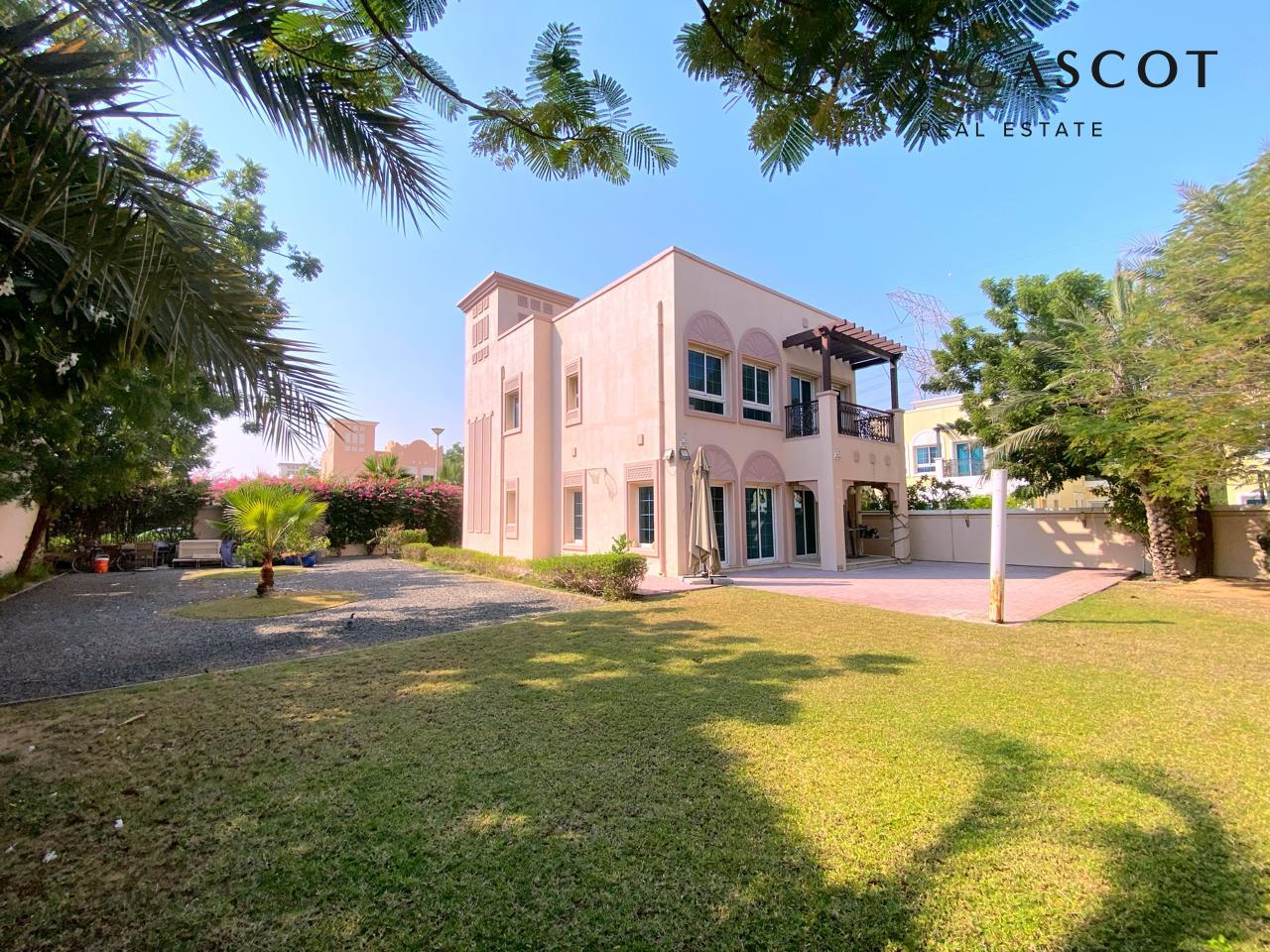 Jumeirah Village Triangle (JVT) Area Guide | Bayut