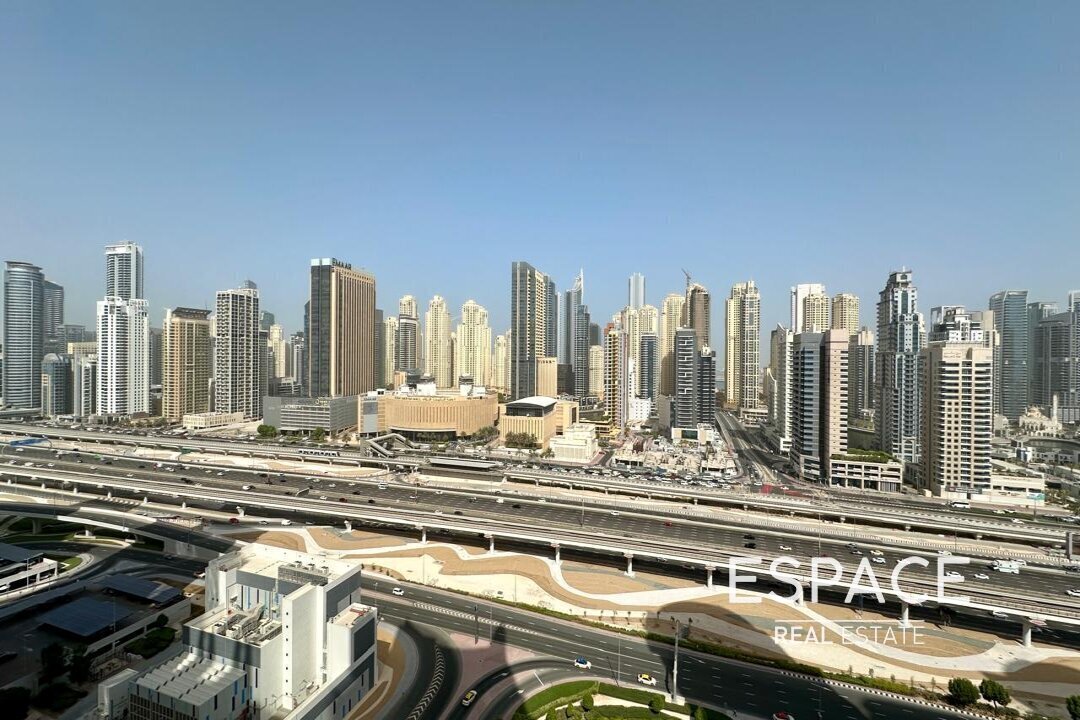 Chiller Free | Spacious | Skyline View