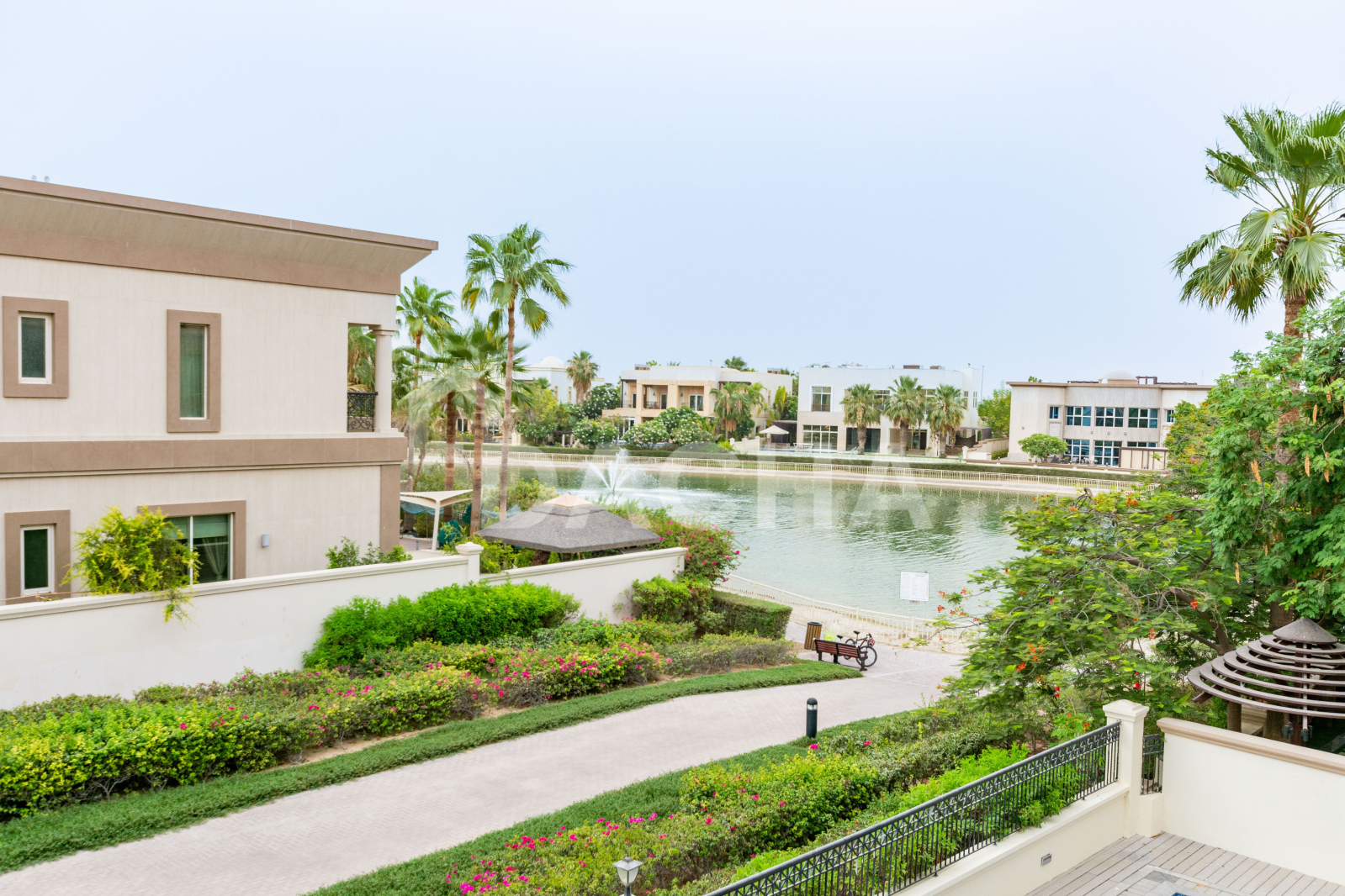 Emirates Hills – Area & Neighbourhood Guide » Bayut™