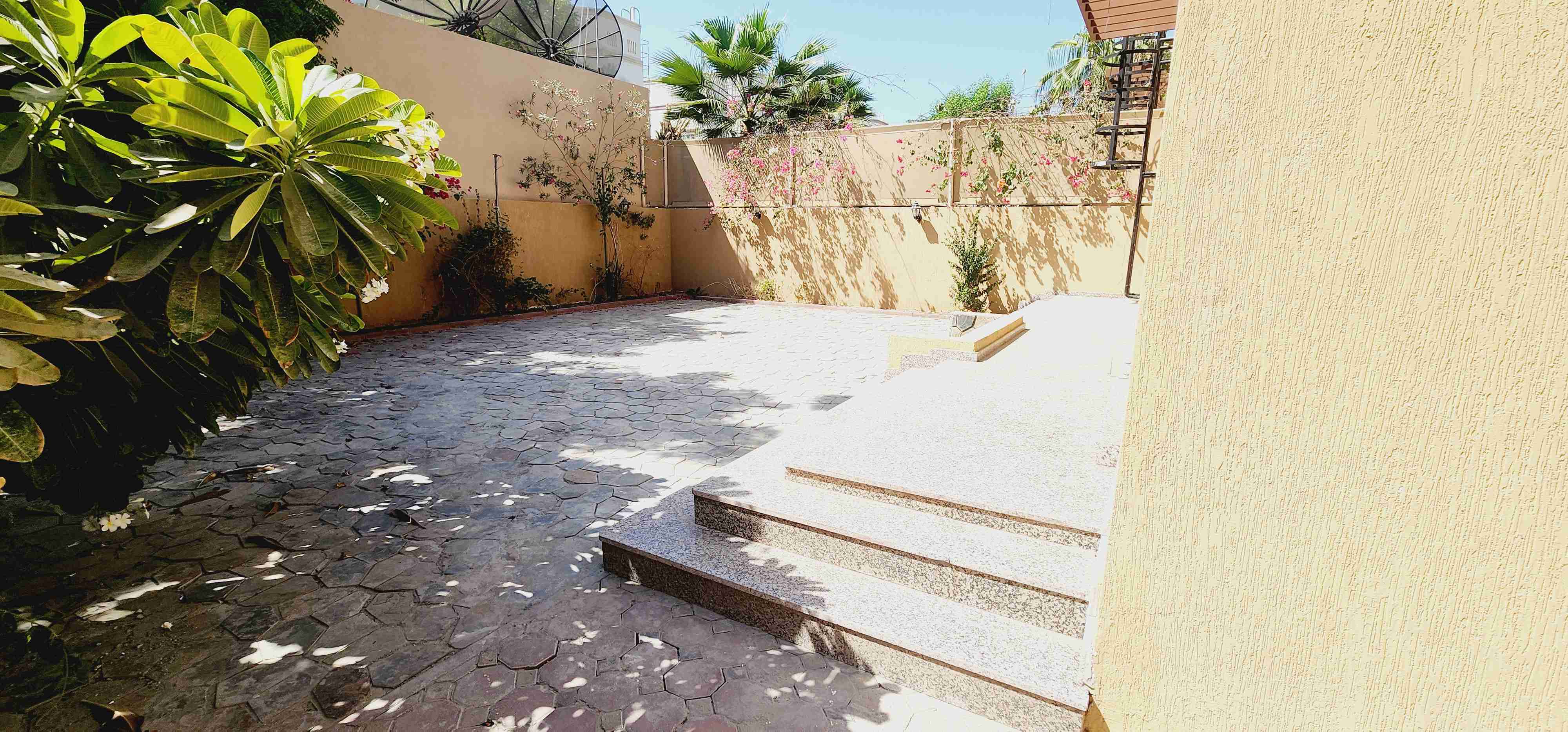 Al Garhoud Area Guide | Bayut